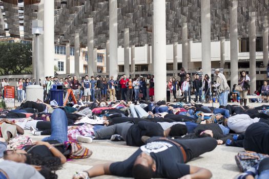 UTSA students protest Eric Garner, Ferguson deaths with ‘die-in’2 ...